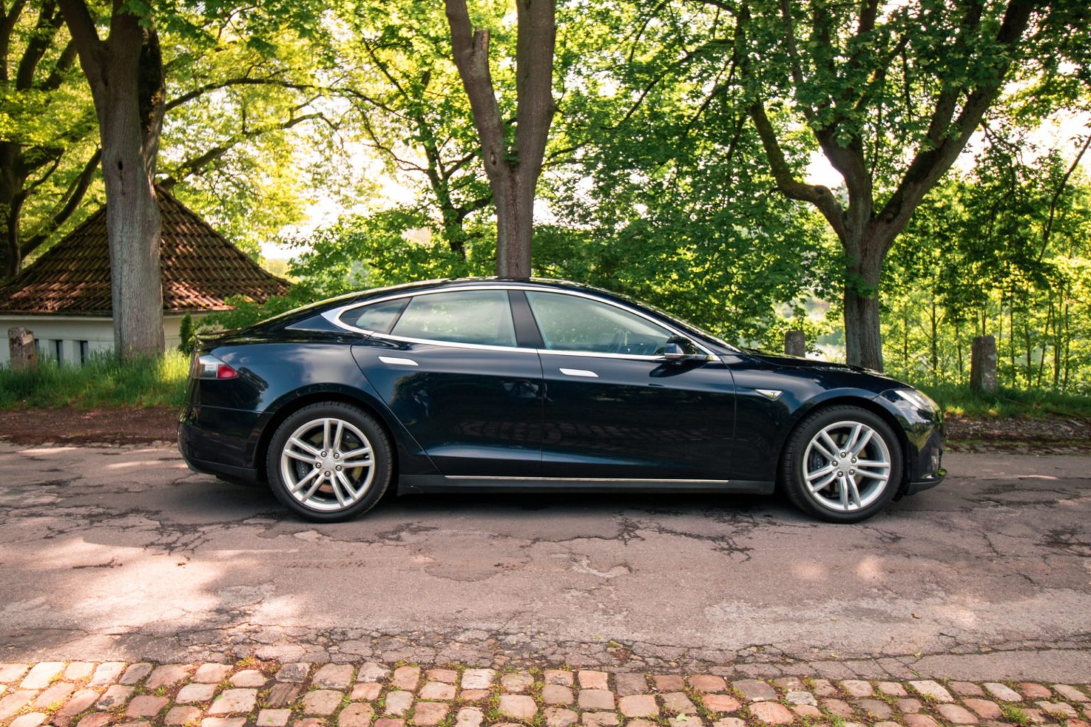 Blaues Tesla Model S85 gebraucht kaufen in Aachen | Greenspeed.de